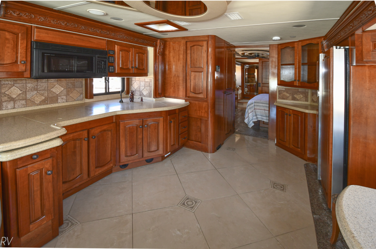 2009 Signature Cambridge IV , 45 FT, Luxury Diesel Motorhome - Coaches ...