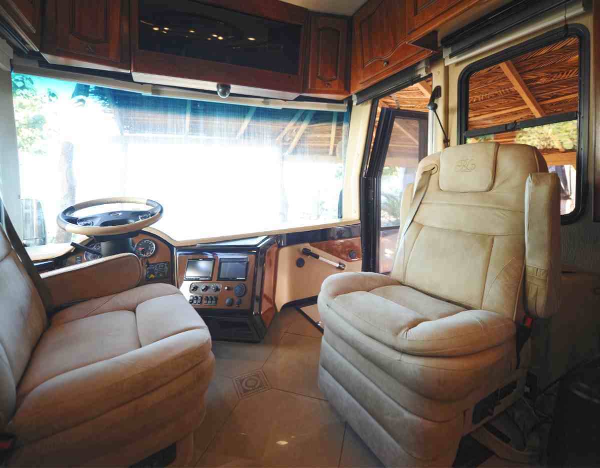 2009 Signature Cambridge IV , 45 FT, Luxury Diesel Motorhome - Coaches ...