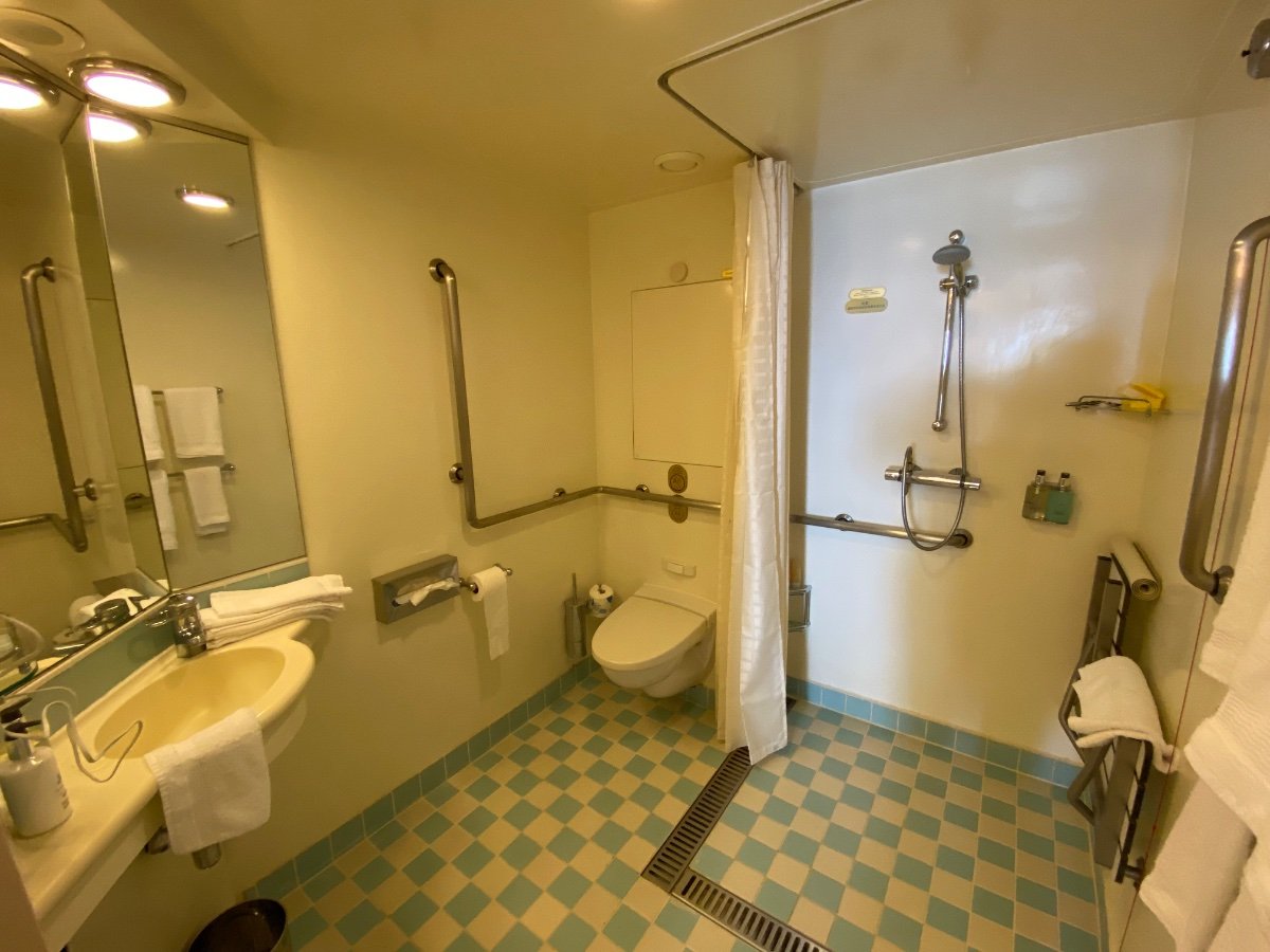 Sapphire (& Diamond?) D736/737 review with photos. - Princess Cruises ...