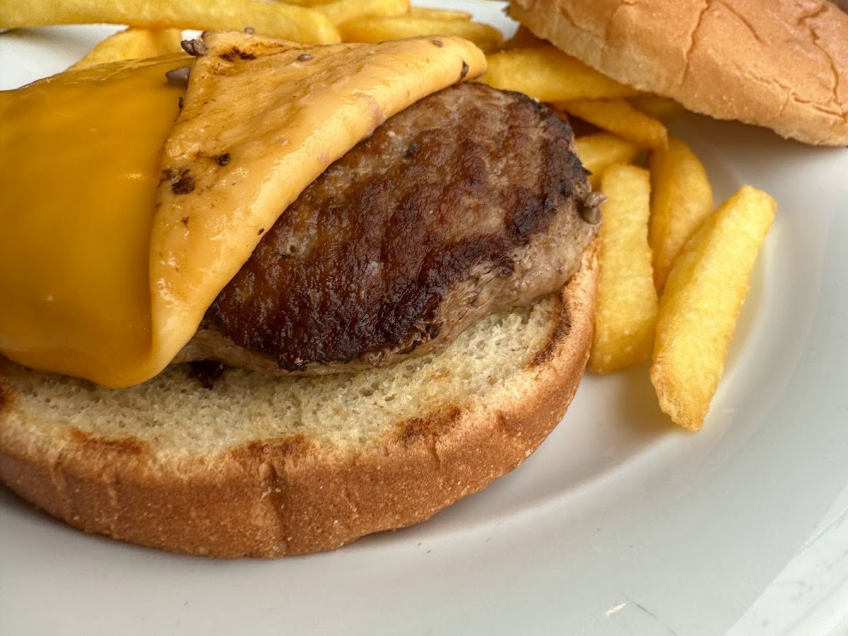 Pictures of the VERY SAD Mast Grill / buffet burgers... - Page 3 ...