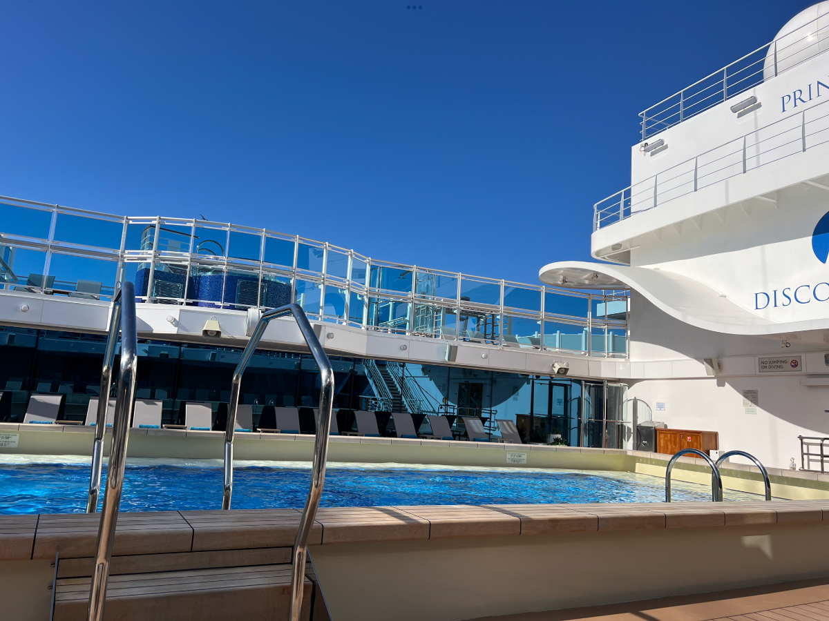 Retreat pool on Discovery Princess - Princess Cruises - Cruise Critic ...
