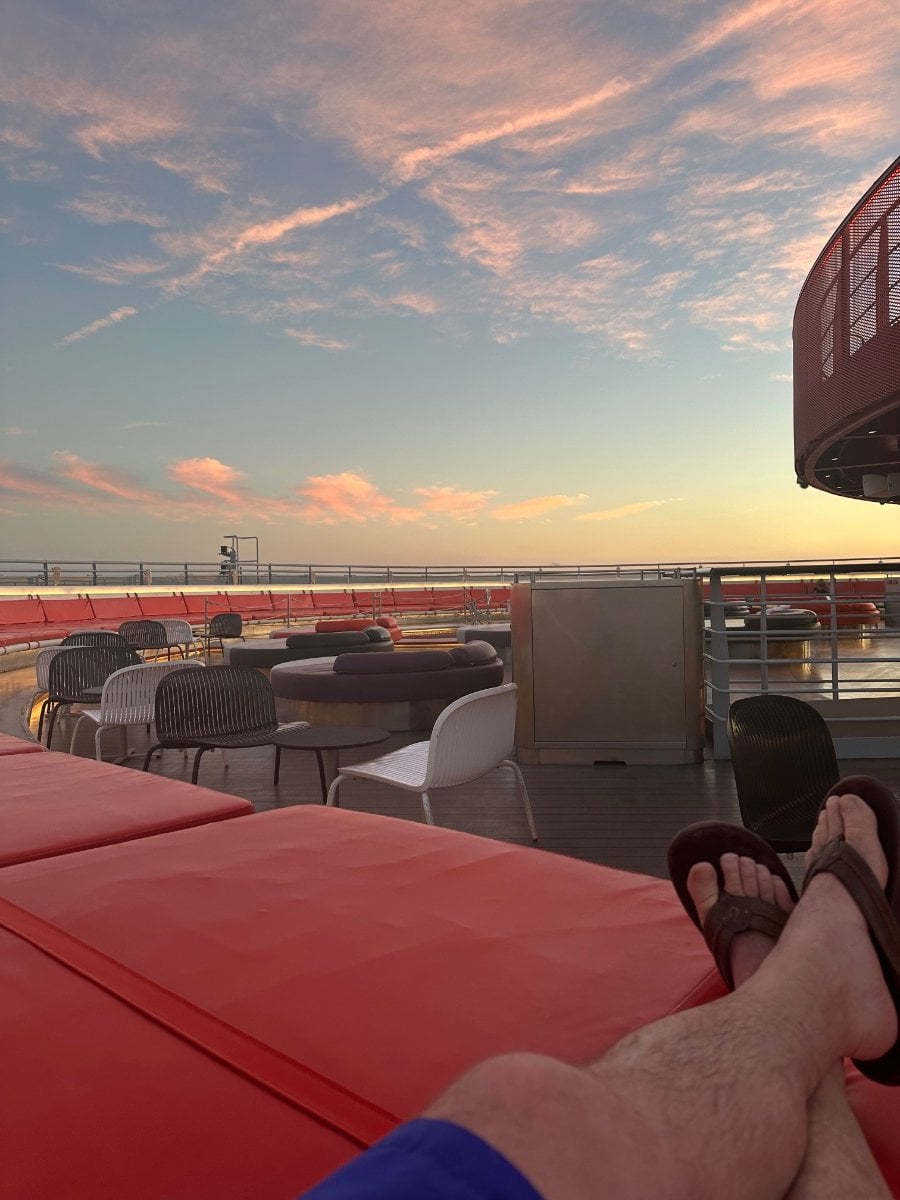 LIVE 🧜‍♀️ Scarlet Lady 🧜‍♀️ 2/21 - 2/25 Fire & Sunset Soirée - Page 14 ...