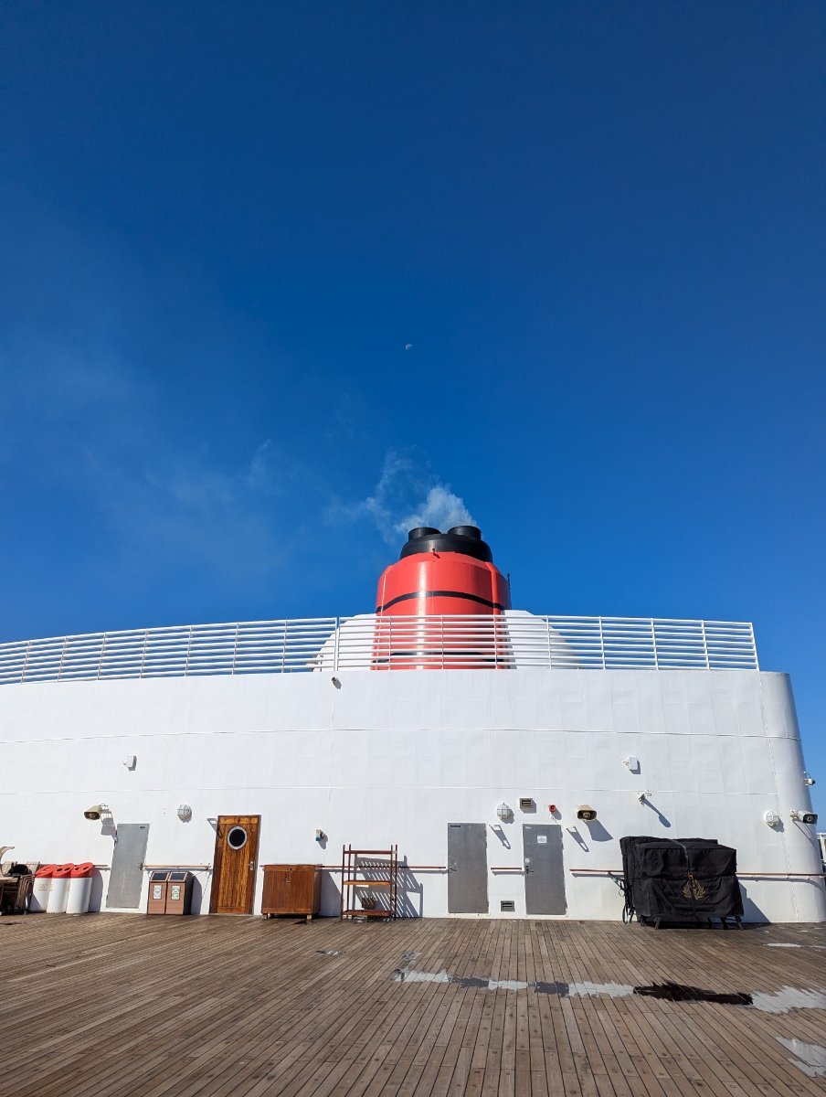 QM2 making a “U” turn - Cunard Line - Cruise Critic Community