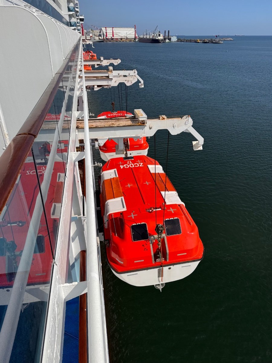 LIVE from the Island - Full Panama Canal Transit - SFO-FLL - Dec 7 ...