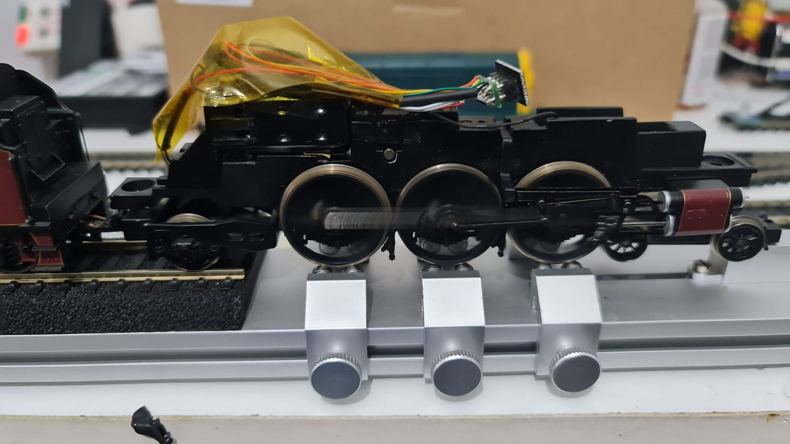 Wiring diagram for 8 pin adpater to non DCC ready Loco - DCC - Hornby ...