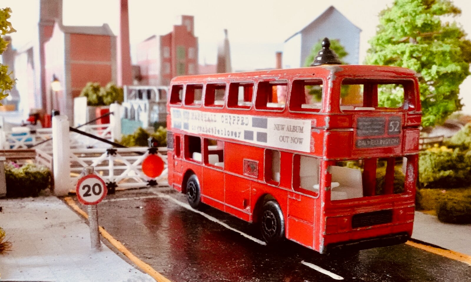 Chipped bus.jpeg - Hornby - Hornby Hobbies Community