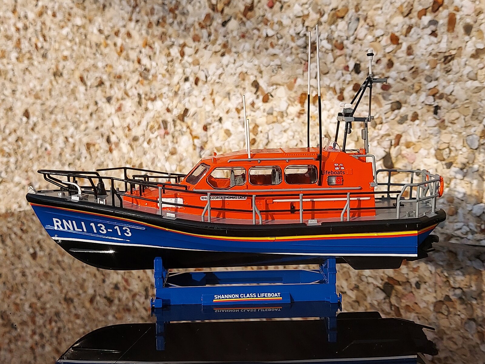 1:72 RNLI Shannon Class Lifeboat 'Swanage' - Airfix - Hornby Hobbies ...