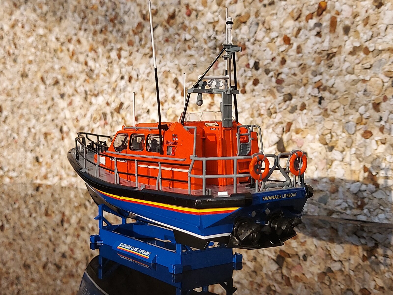 1:72 RNLI Shannon Class Lifeboat 'Swanage' - Airfix - Hornby Hobbies ...