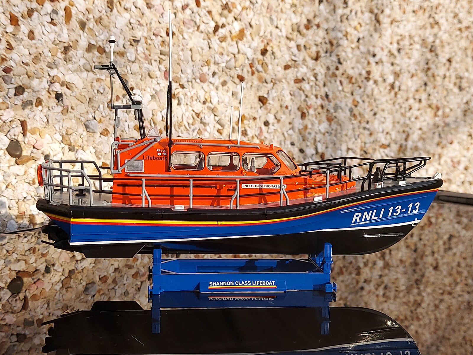 1:72 RNLI Shannon Class Lifeboat 'Swanage' - Airfix - Hornby Hobbies ...