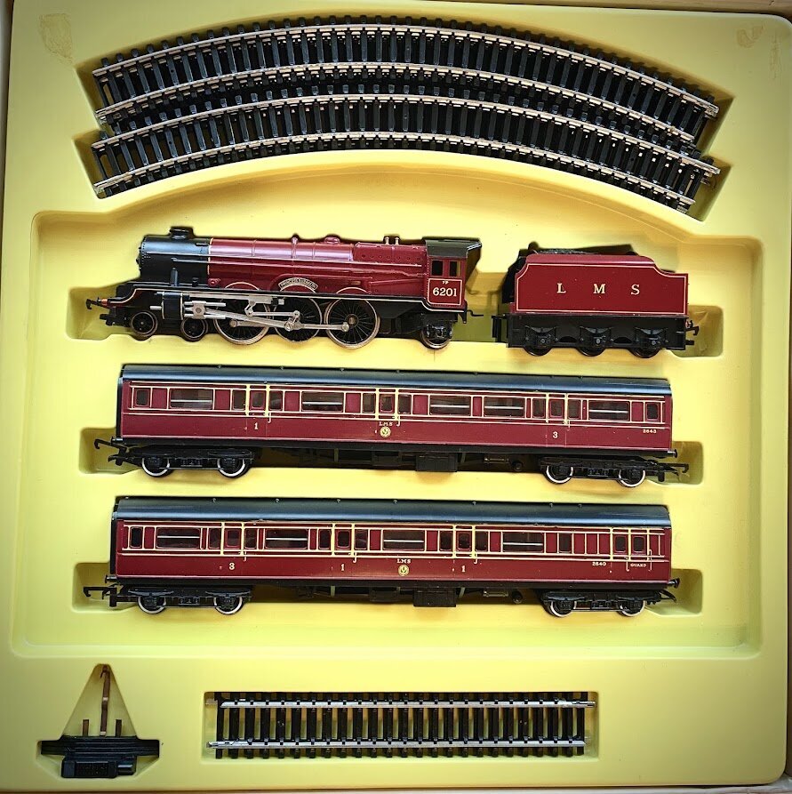 RS.609_Express Passenger Set_Contents - Hornby - Hornby Hobbies Community