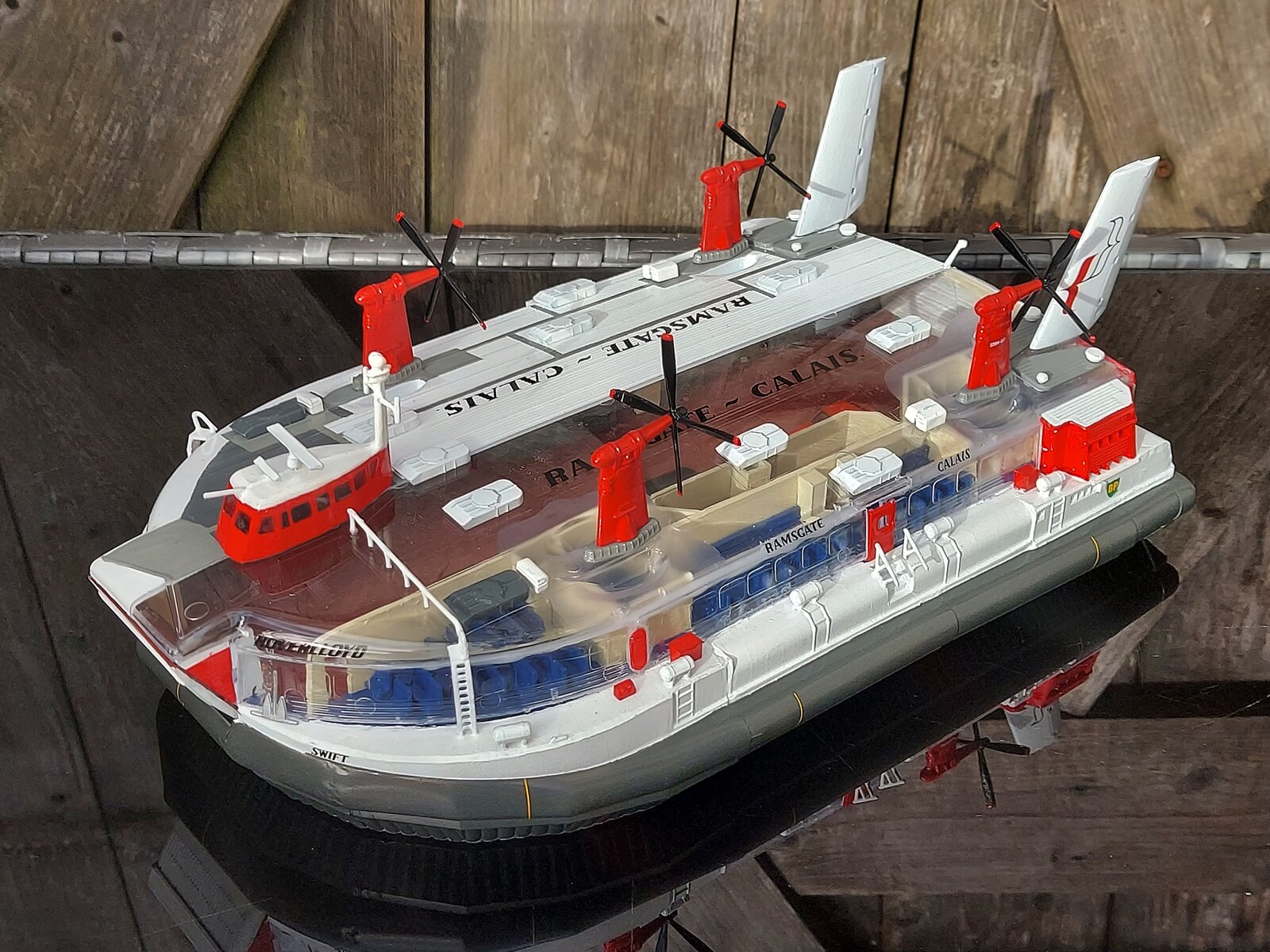 1:144 SR.N4 Mountbatten Class Hovercraft 'Swift' - Airfix - Hornby ...