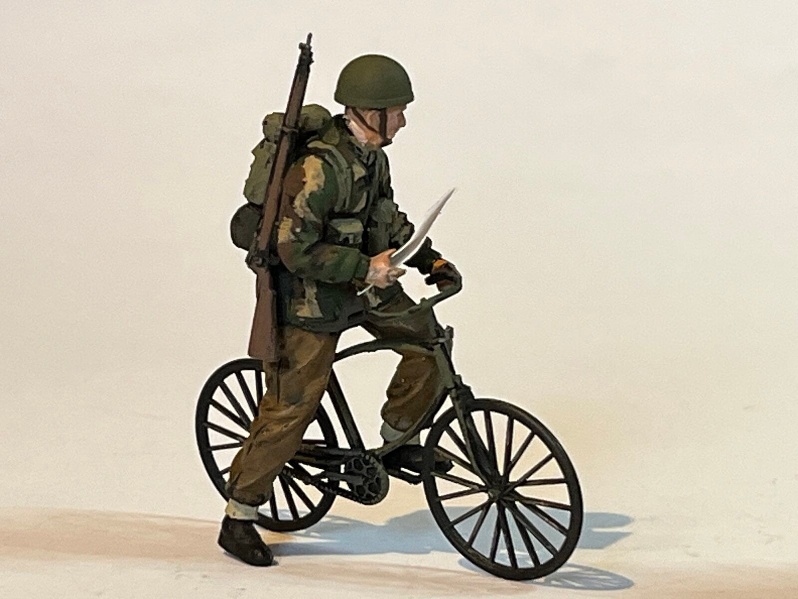 Tamiya 1:35 British Paratroopers & Bicycle Set - Airfix - Hornby ...