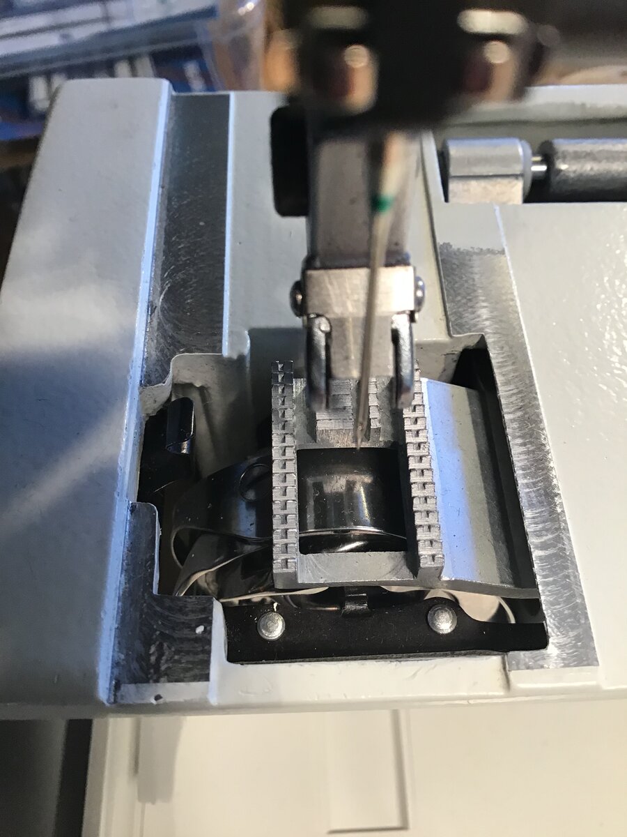 Pfaff 1035 Newlife 1111+ - Pfaff - Hobbyschneiderin 24