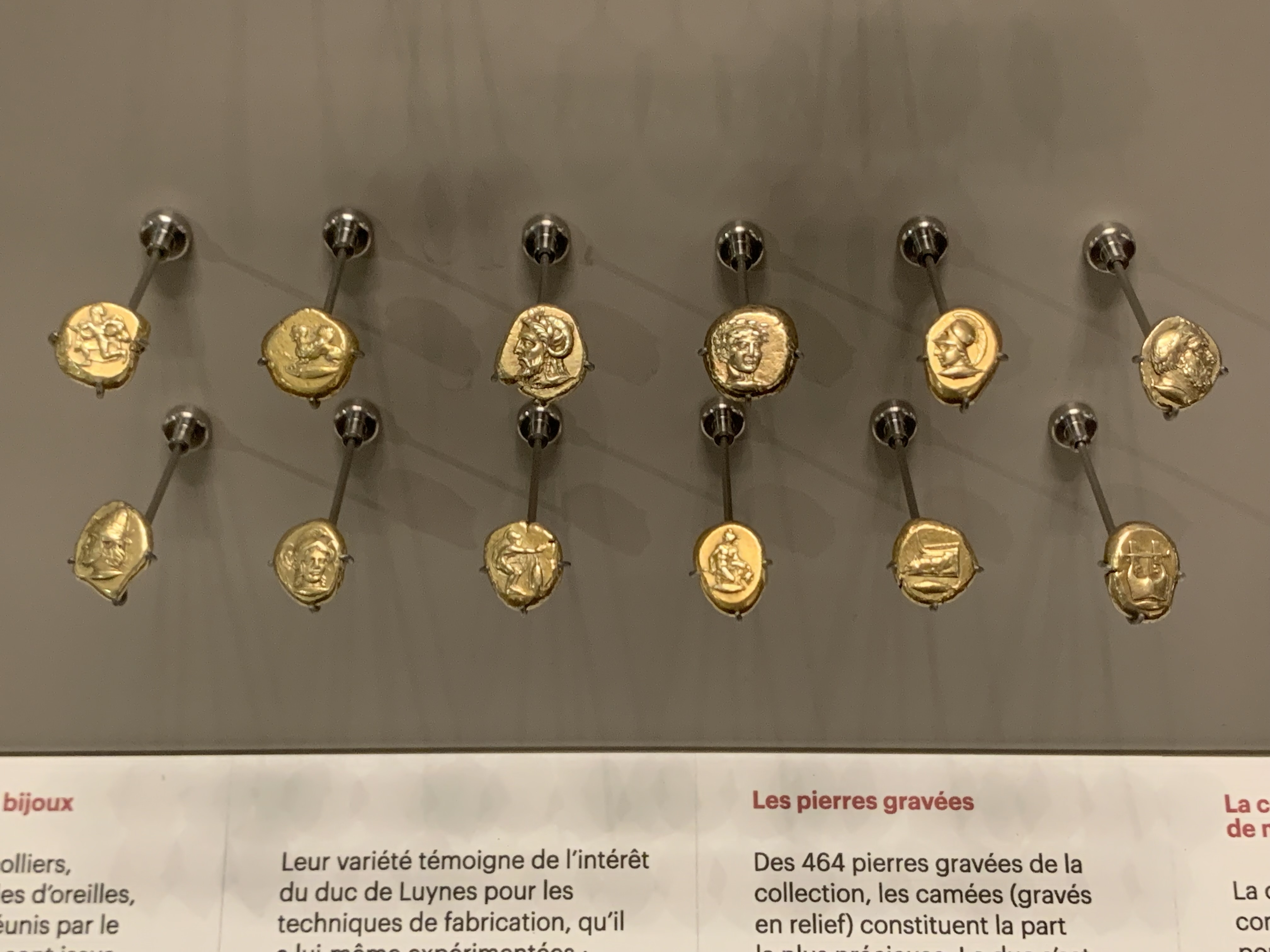 Interesting trio at the Colosseum - Roman Imperial Coins - Numis Forums