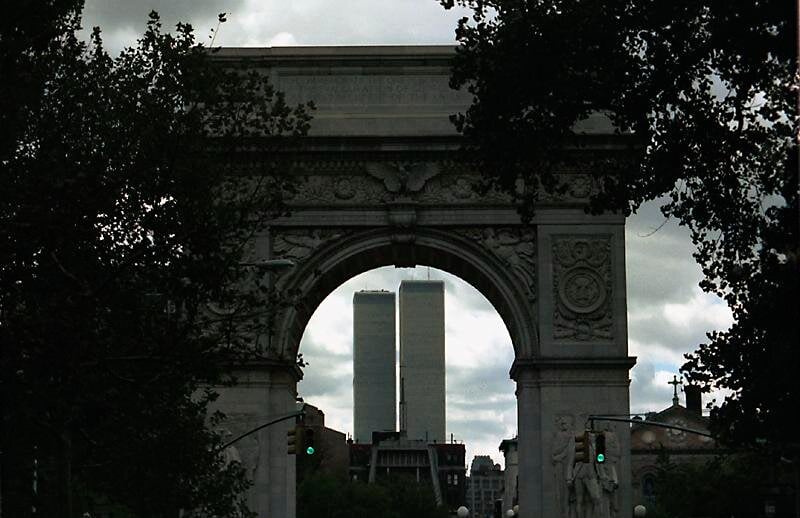 Twin Towers of the World Trade Center seen thru the Arch in Washington ...