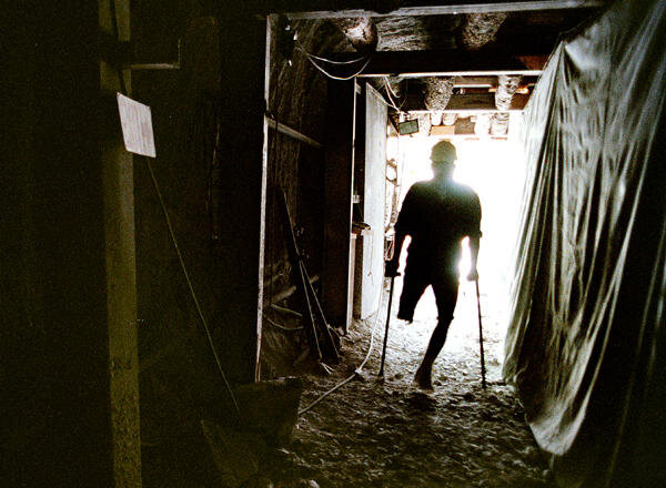 Artist Jeremy Dean Russell enters the Rock Creek alabaster mine under ...