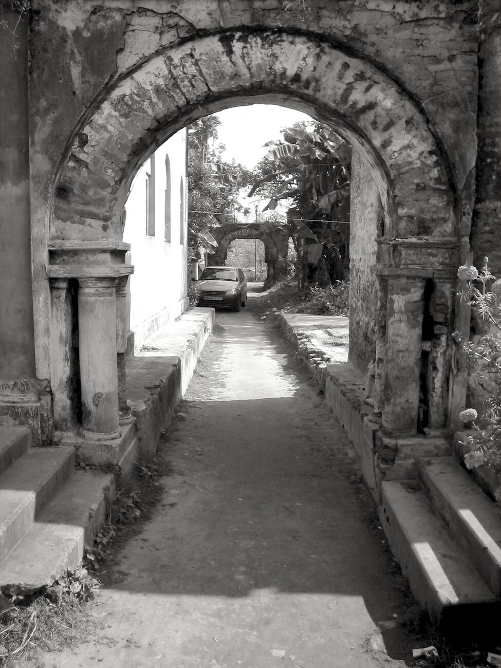 The arched gateway is the most common feature of most old Bengali ...