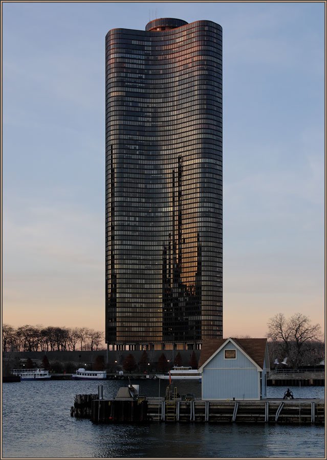 Chicago's Lake Point Tower - Architecture - Photo.net