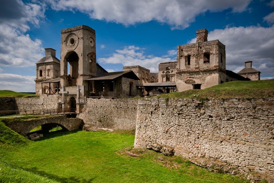 "The ruins of the castle Krzyżtopór at Ujazd was built into a ...
