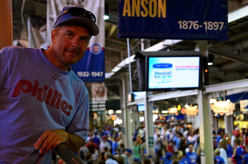 Art posing with the many Cub fans - Uncategorized - Photo.net