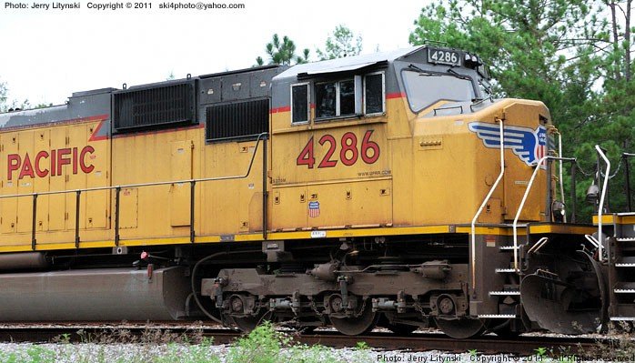 Union Pacific [UP] Engine No. 4286 - the second engine in a west-bound ...