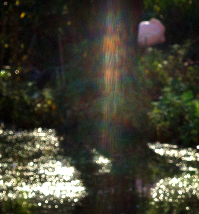 What causes the vertical flare or sparkle pattern in this photo ...