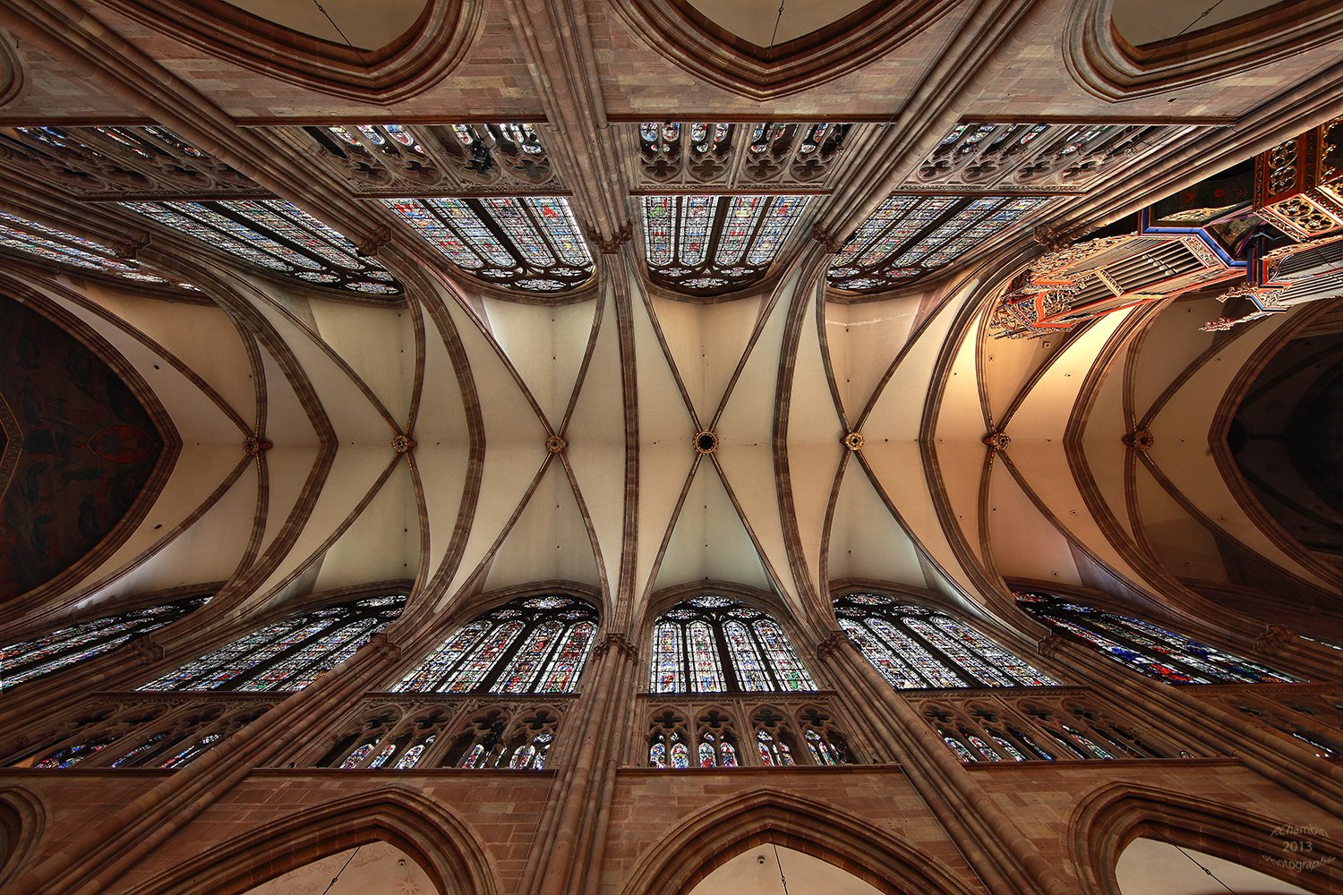 Sous les voûtes gothiques de la Cathédrale de Strasbourg (France ...