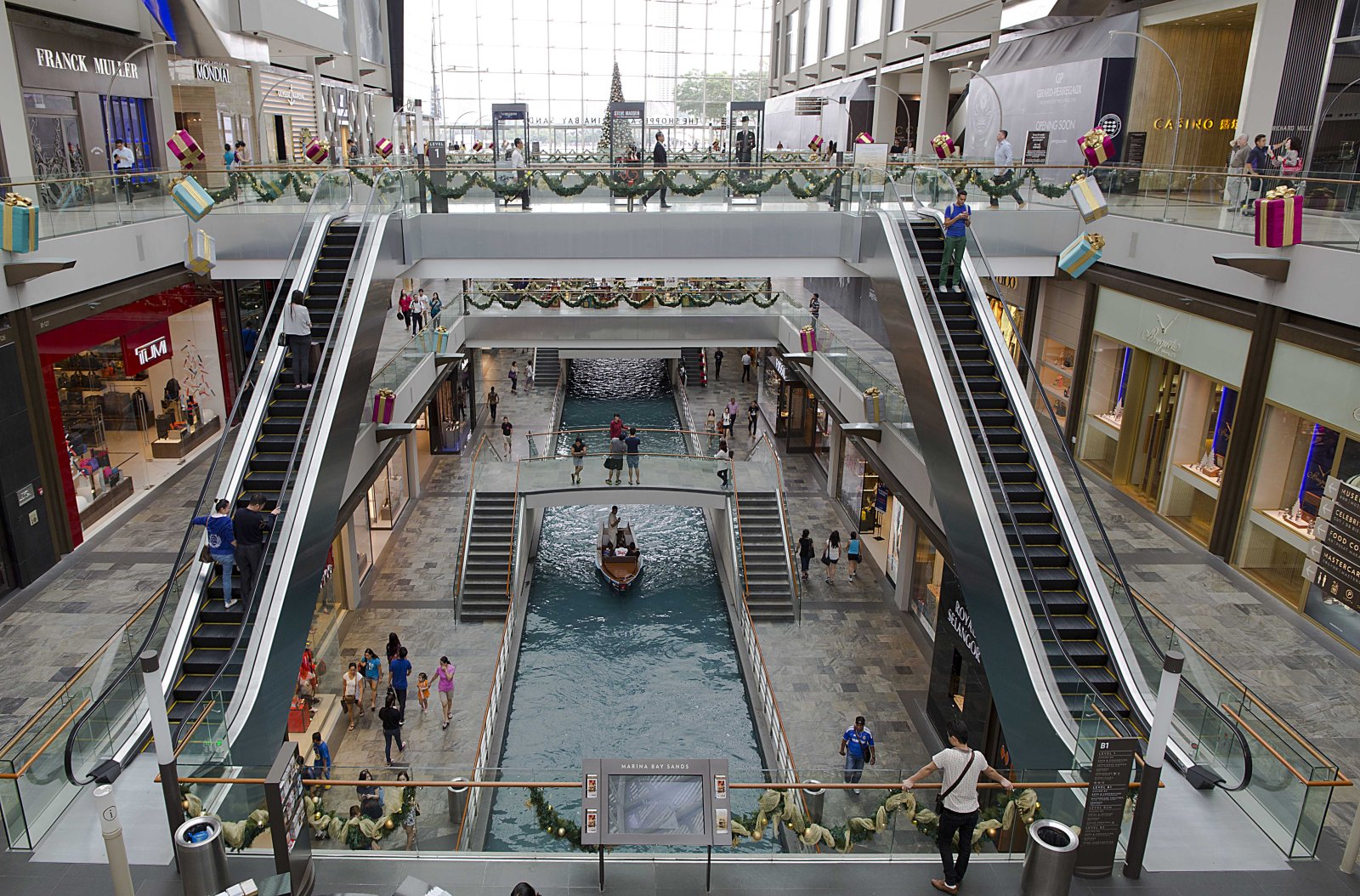 Singapore Marina Bay shopping mall - Uncategorized - Photo.net