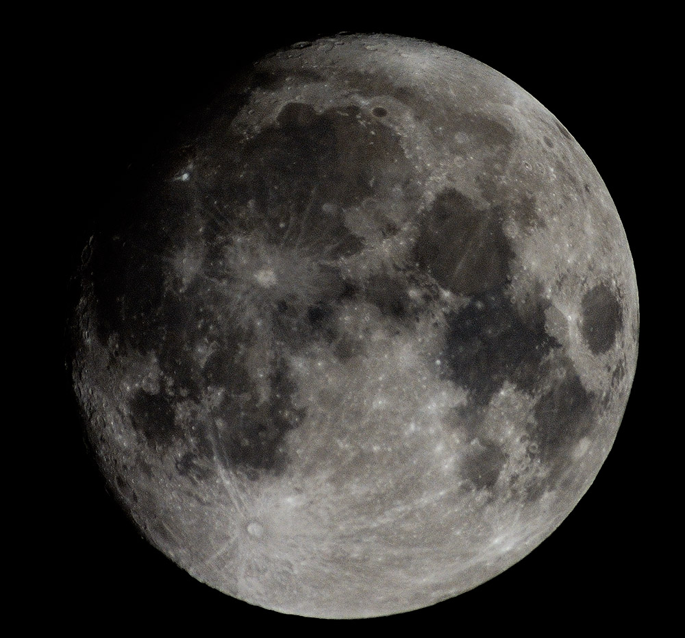 Best lens to use to photo moon? - Nature - Photo.net