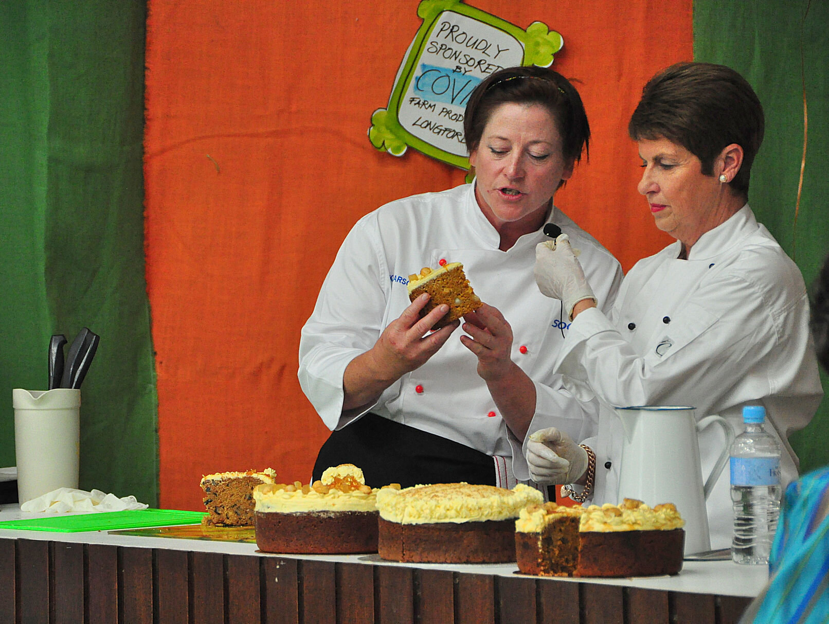 Carrot cake judging.jpg - Journalism - Photo.net