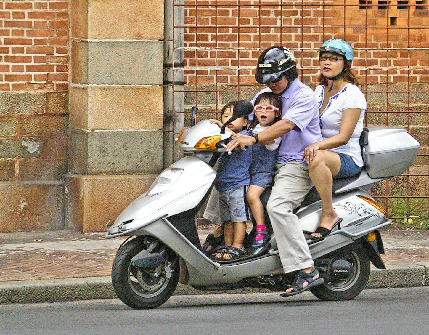 Family Transport Siagon.jpg - Family - Photo.net