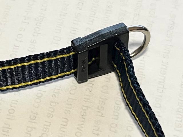 Is there a correct way to remove the shoulder strap ? - Medium Format ...