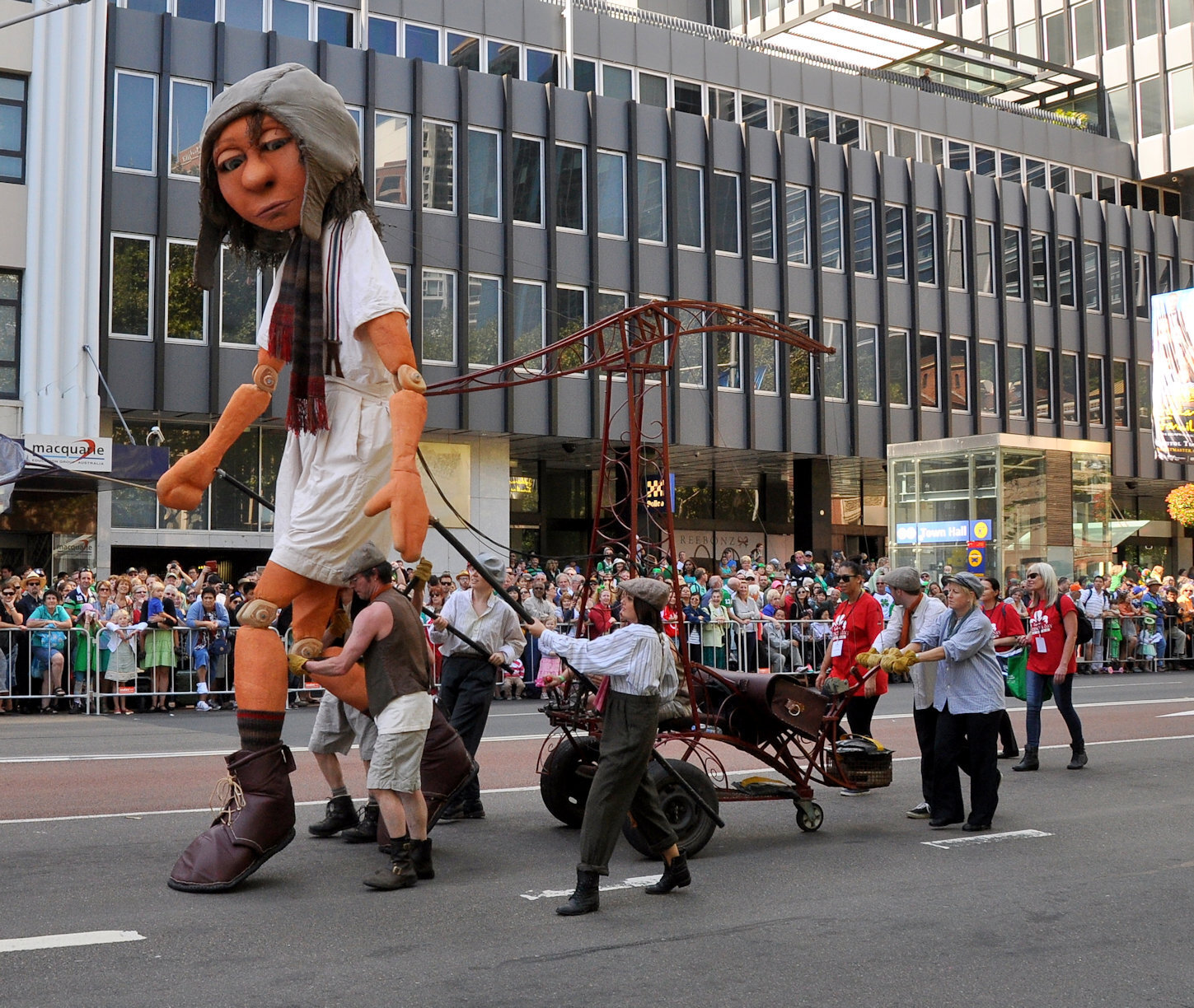 Giant puppet parade.JPG - Journalism - Photo.net