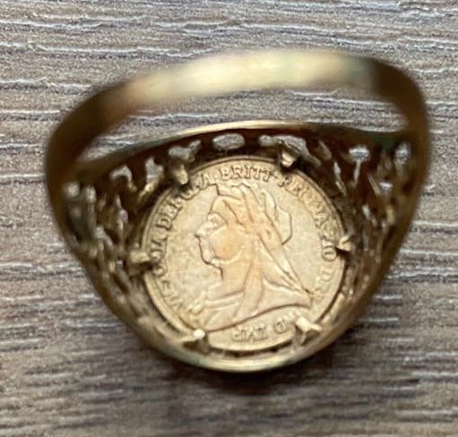 Fake sovereign ring. - Gold - The Silver Forum