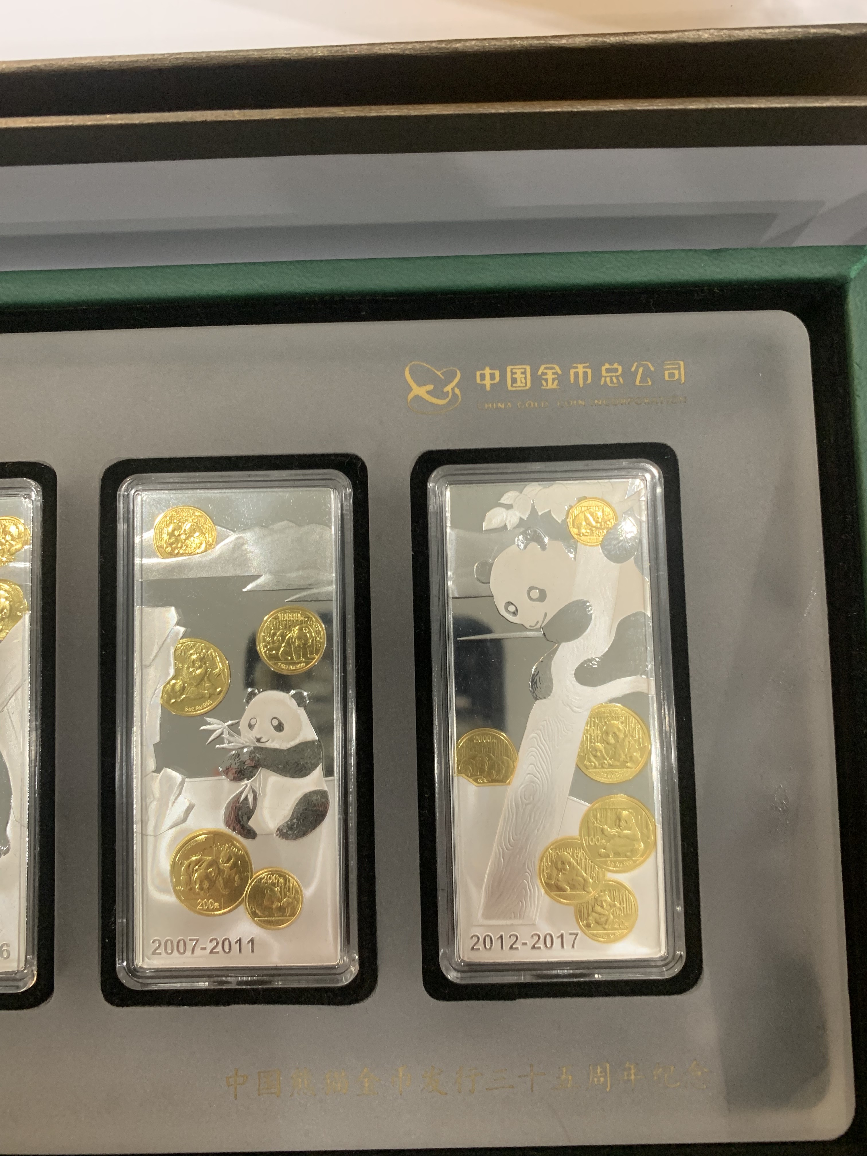 Commemorative Silver Bars for the 35th Anniversary Of the issuance of ...