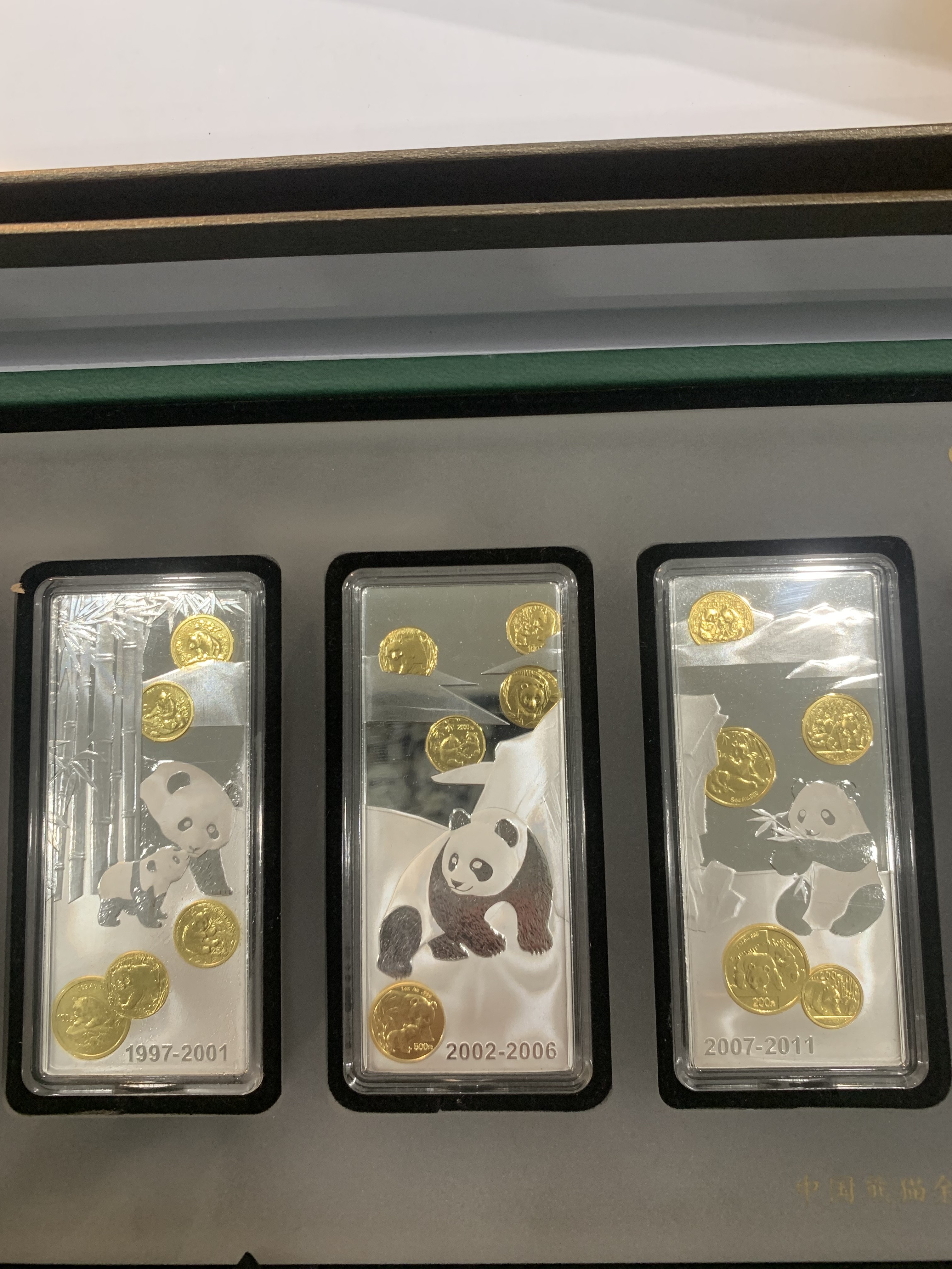 Commemorative Silver Bars for the 35th Anniversary Of the issuance of ...