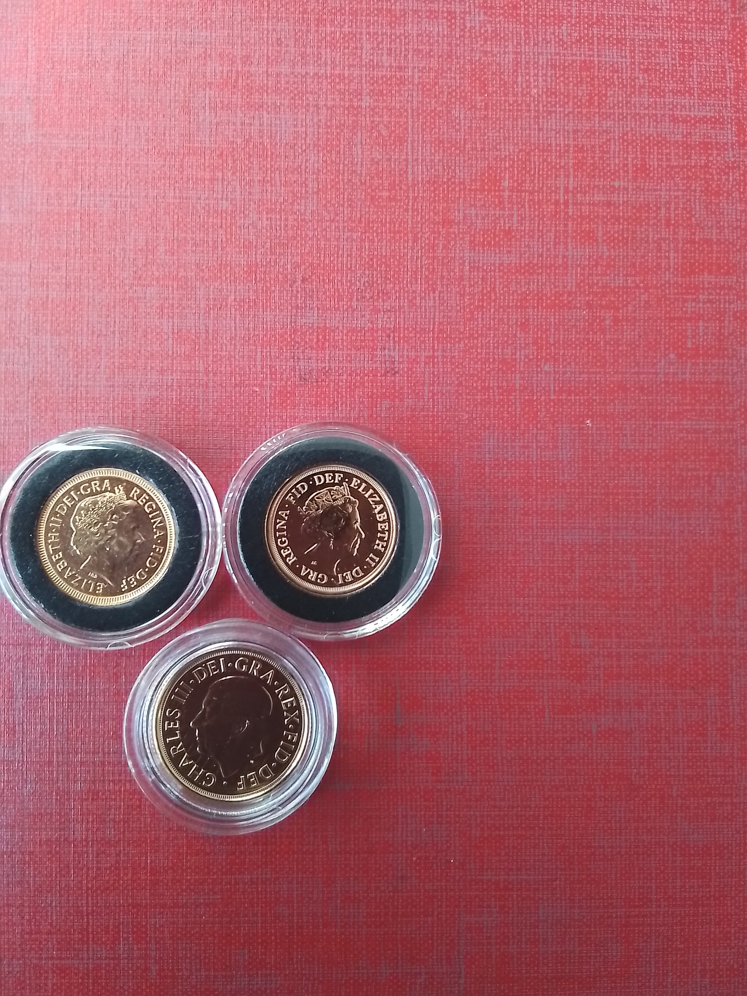 Memorial full sovereign plus 2 half sovereigns. - UK (Ungraded) - The ...