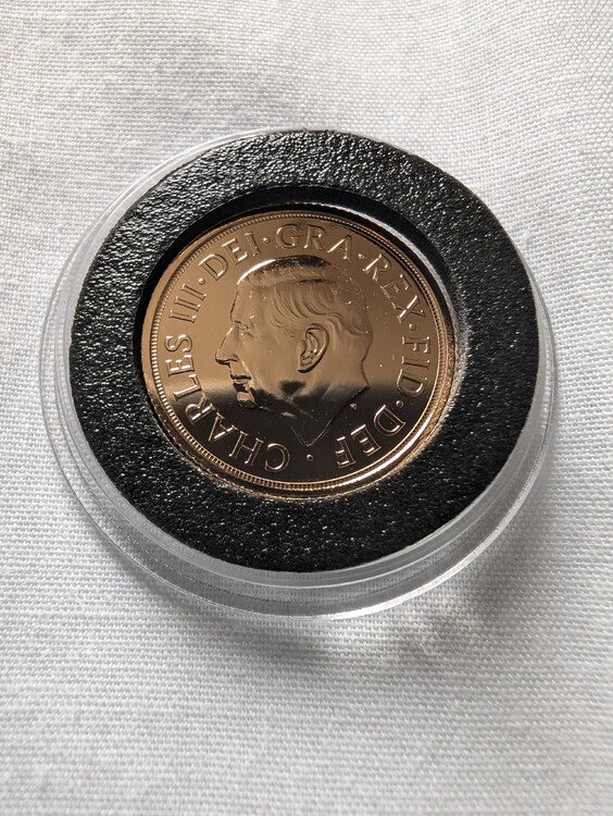 Auction ends tonight: 2022 full memorial sovereign - UK (Ungraded ...