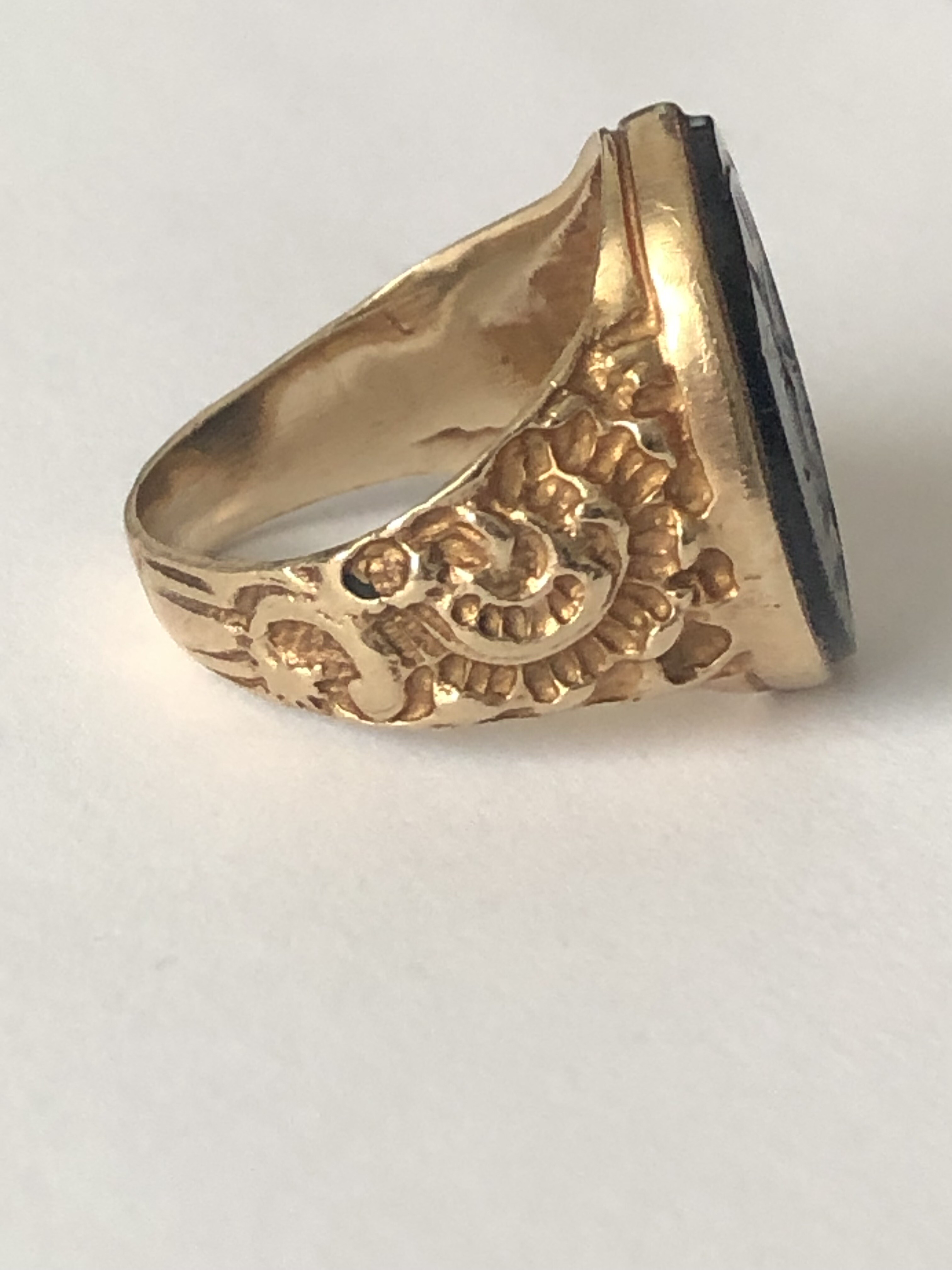 Intaglio Centurion 9ct Gold Signet Ring 7.4 grams £275 POSTED - UK ...