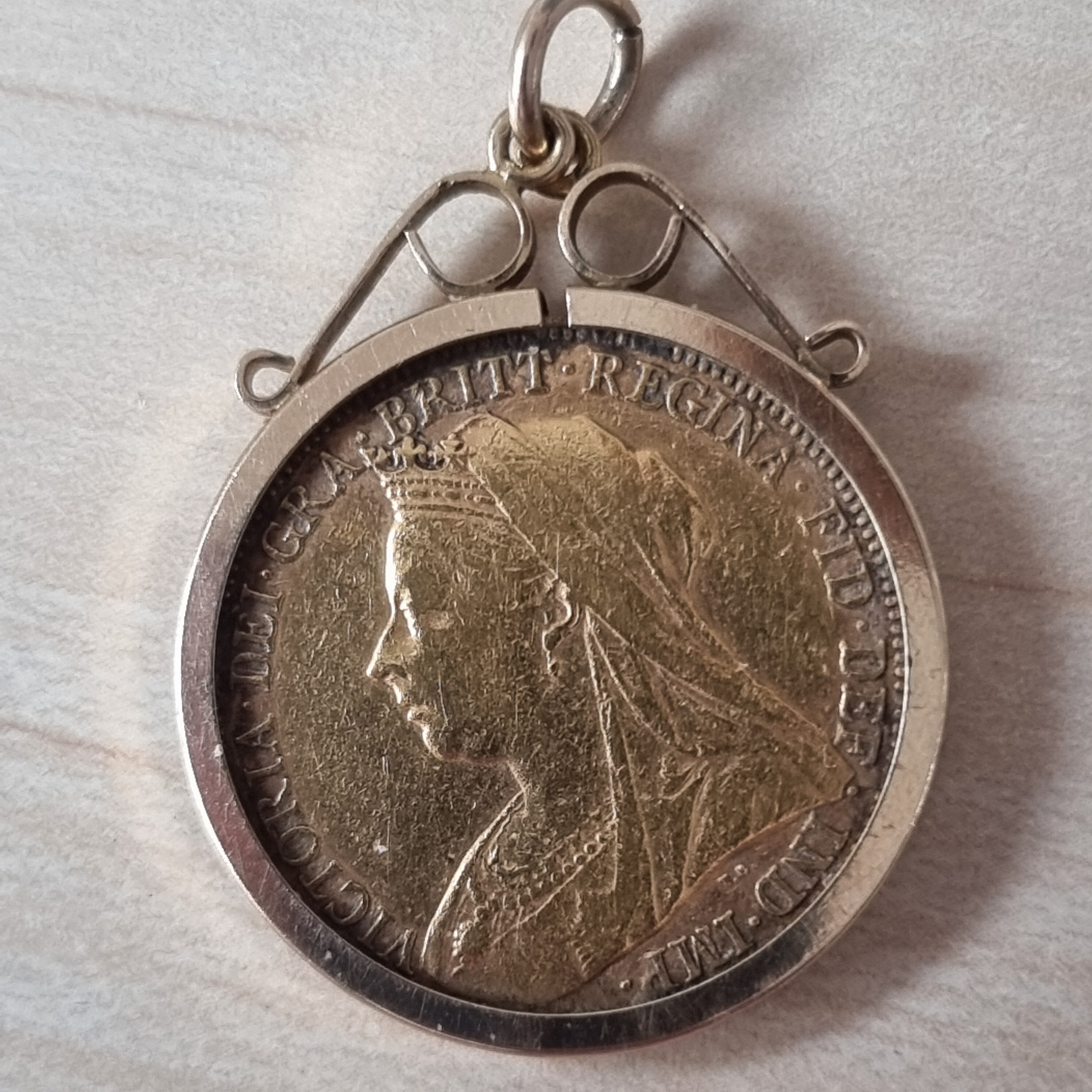 Full gold sovereign in mount under spot - UK (Ungraded) - The Silver Forum