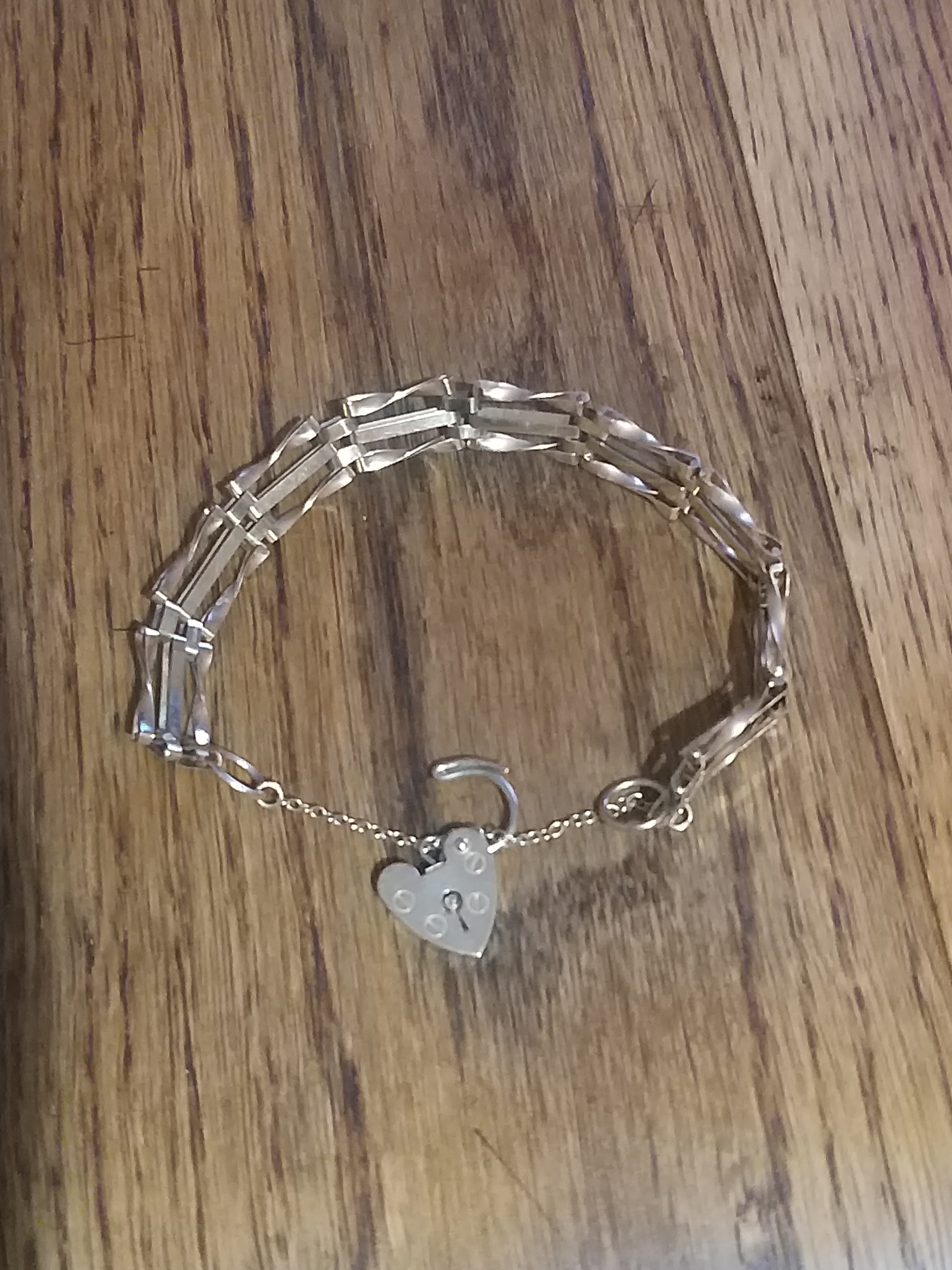 9ct 8g Gold ladies bracelet £300 posted - UK (Ungraded) - The Silver Forum