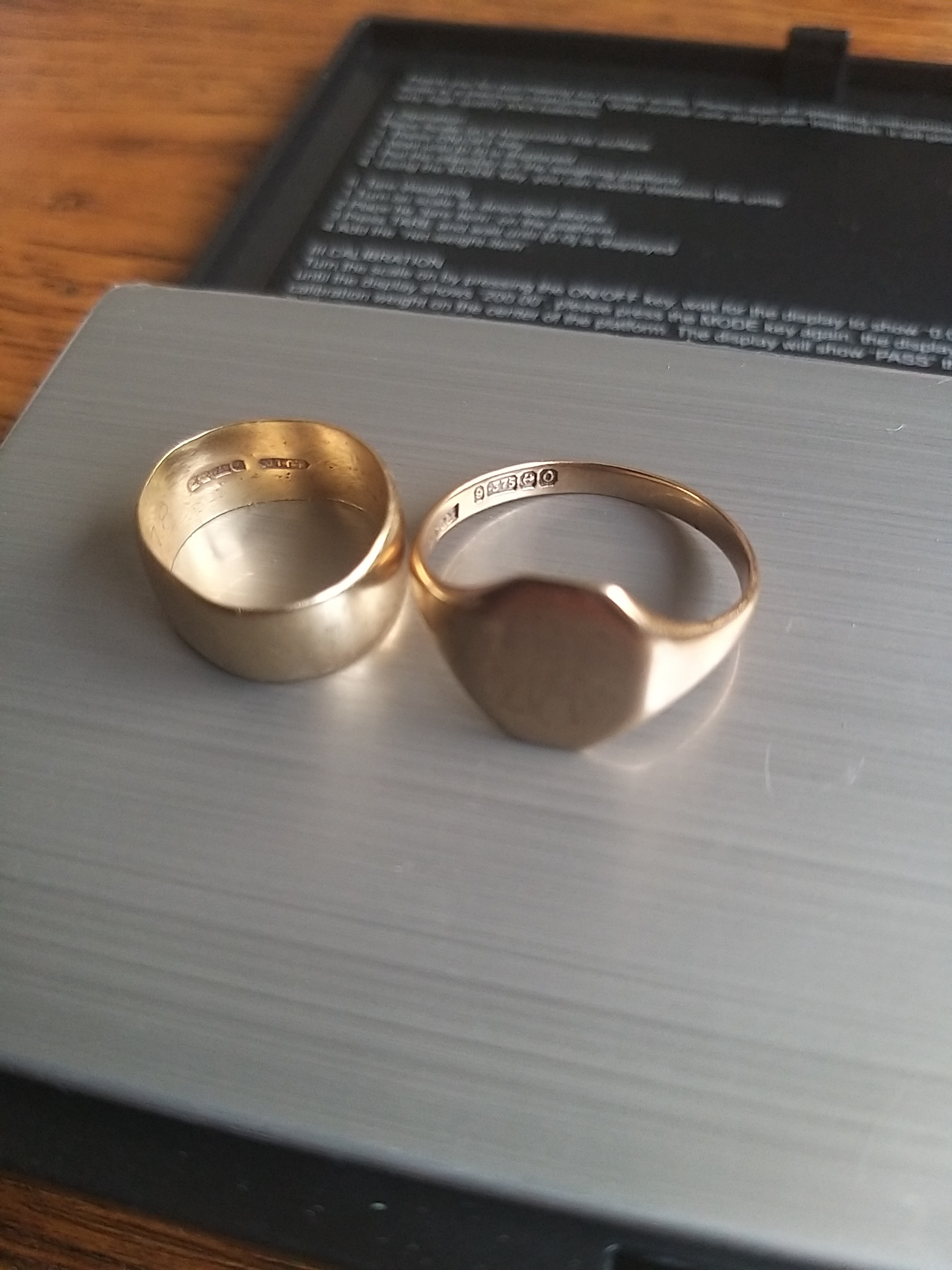 9ct Gold Rings 5.77 grams. Spot price posted - UK (Ungraded) - The ...