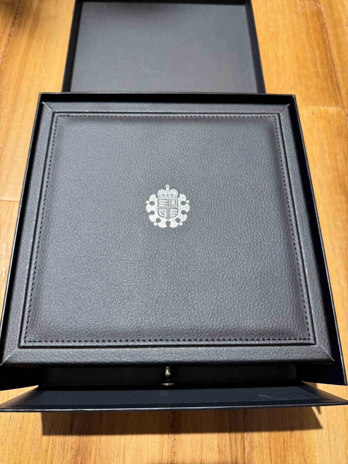 Beautiful and rare 007 two coins set (15oz) - UK (Ungraded) - The ...