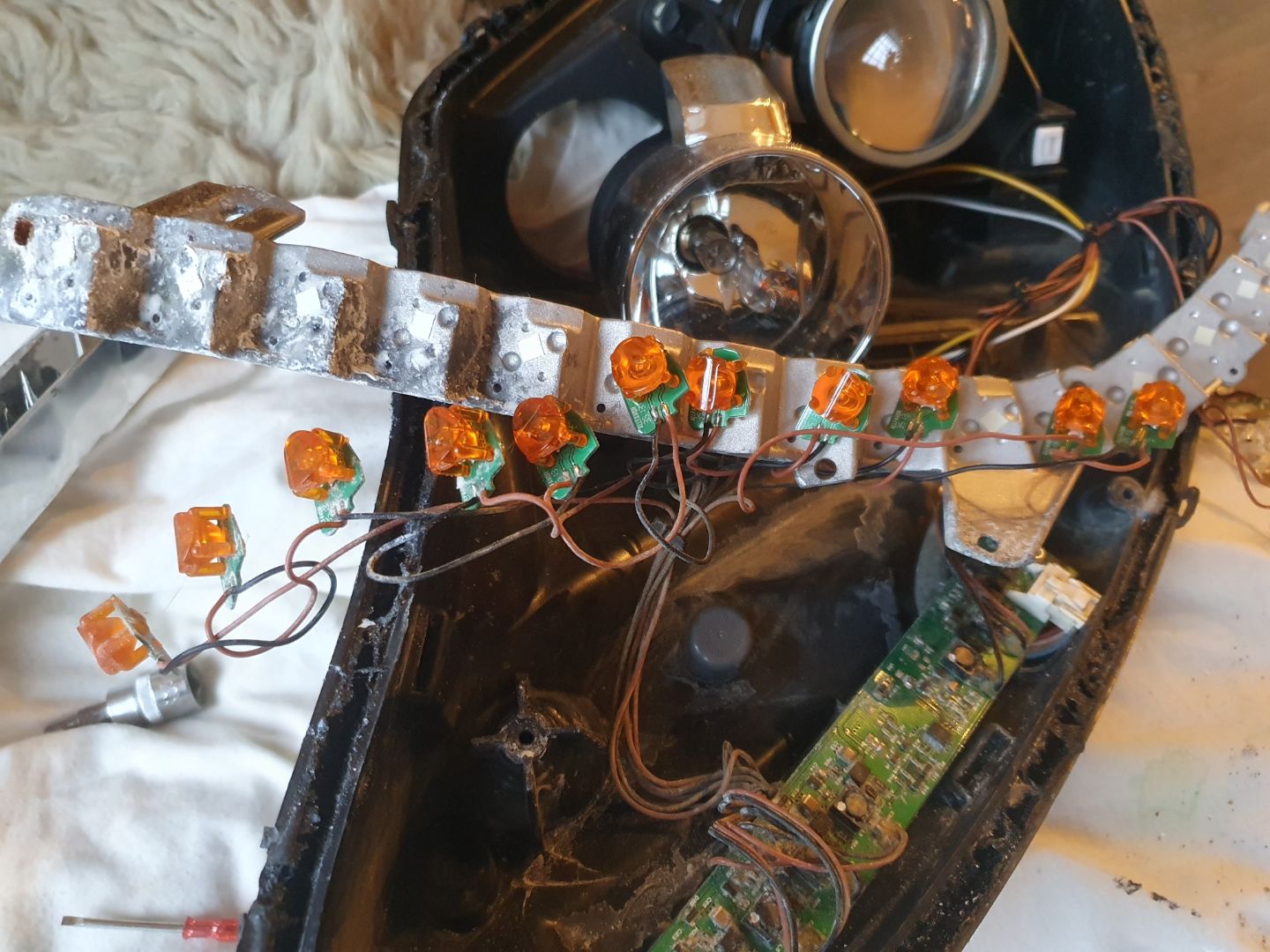 DRL LED failure , indicator affected ? individual replacement ...