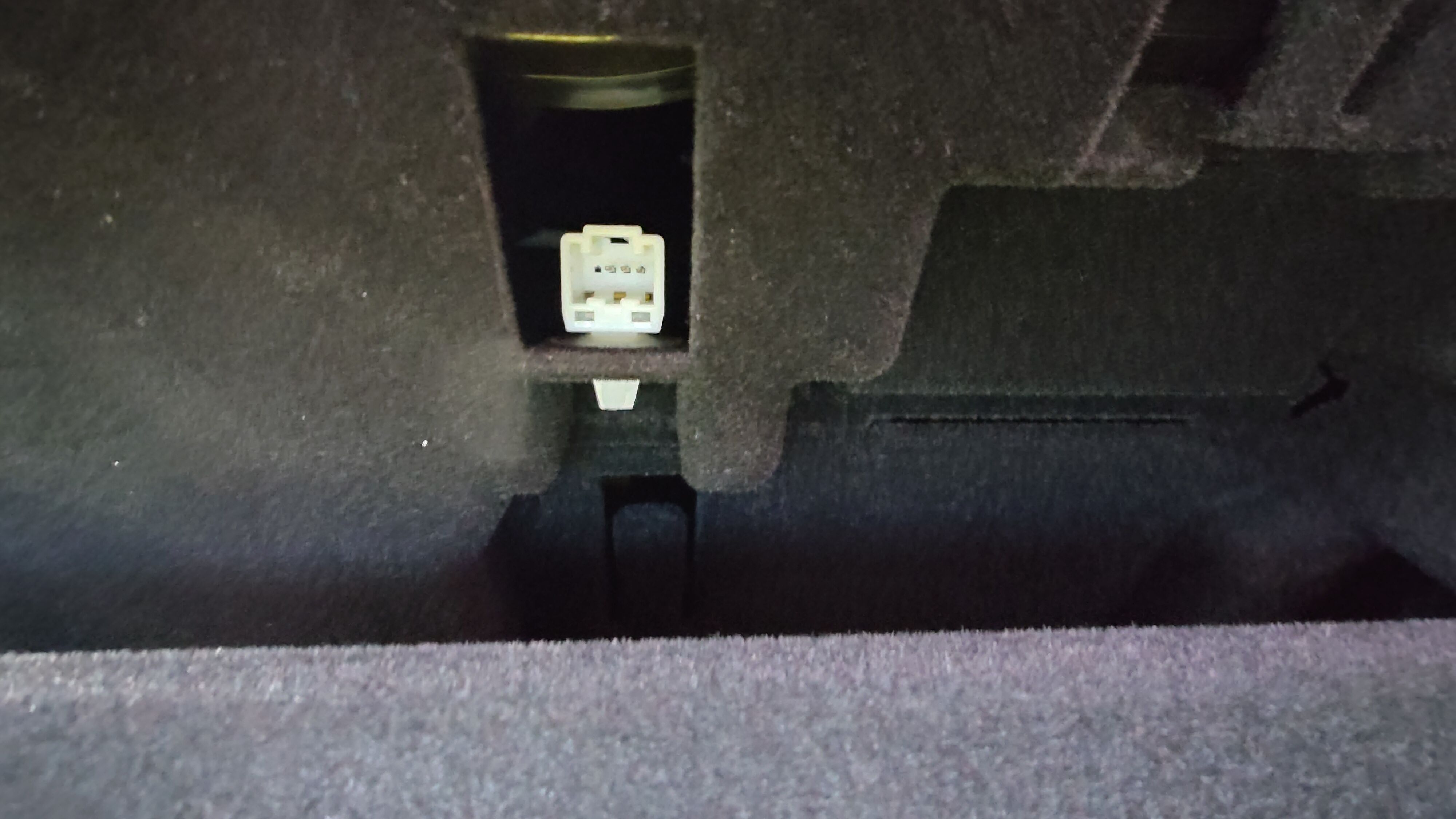 Glovebox USB for Sentry Mode SD card reader - Propulsion, Battery ...