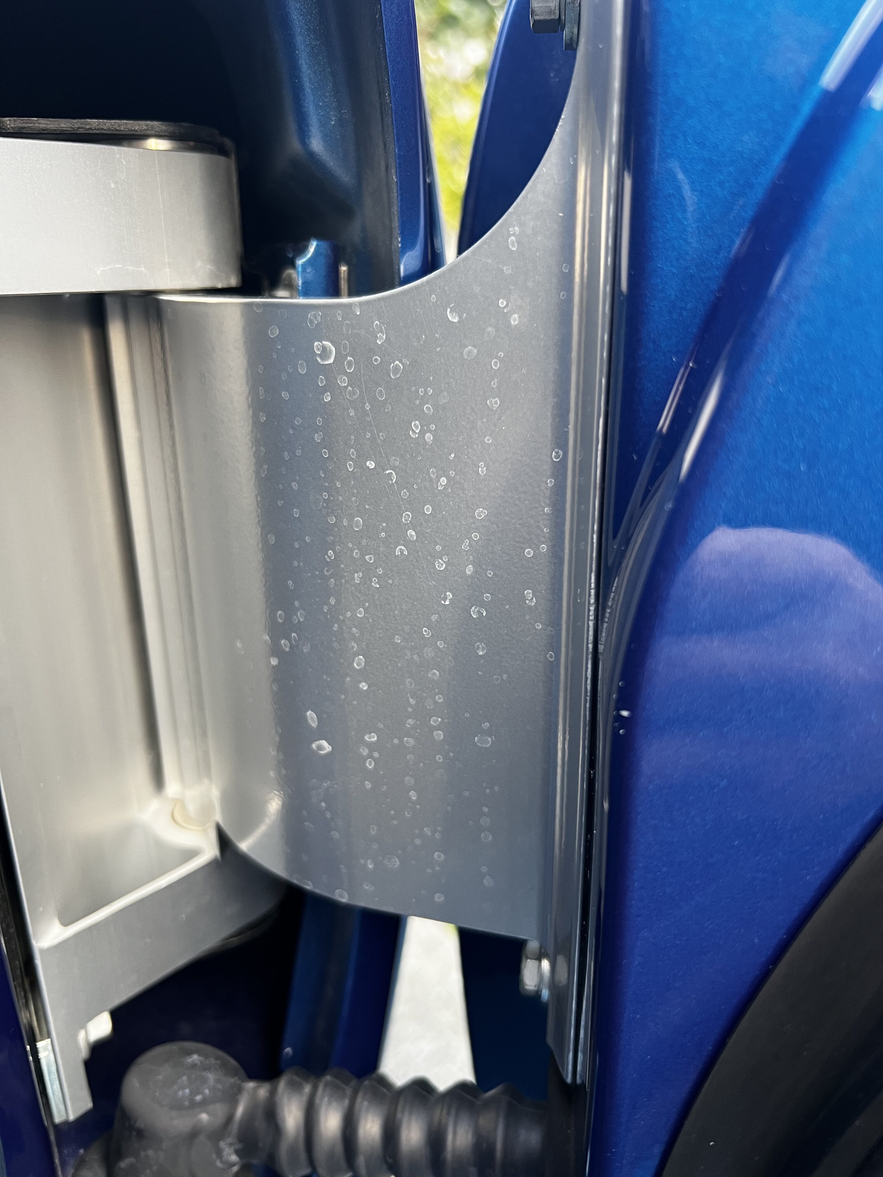 Cleaning Aluminium Hinges - Interior, Exterior, Lights, Glass, Alarms ...