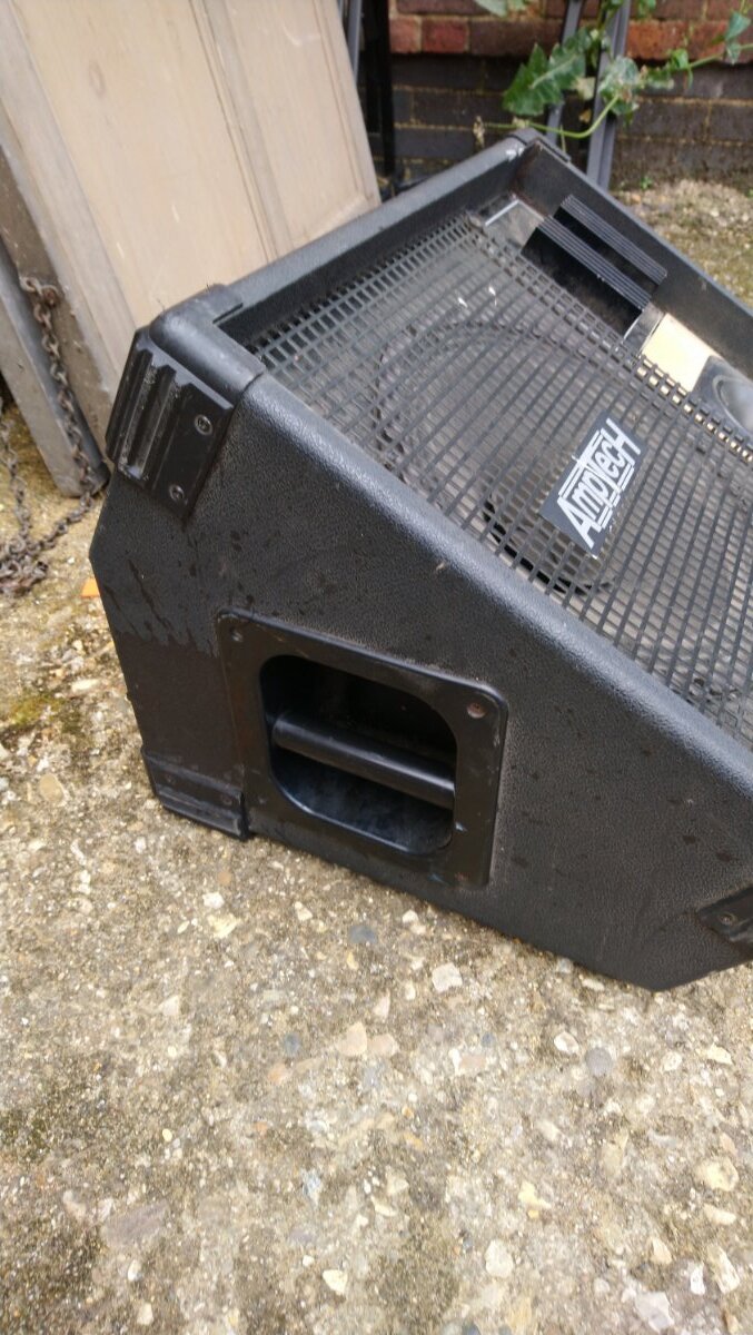 Empty 12inch monitor wedge - Sound - Blue Room technical forum