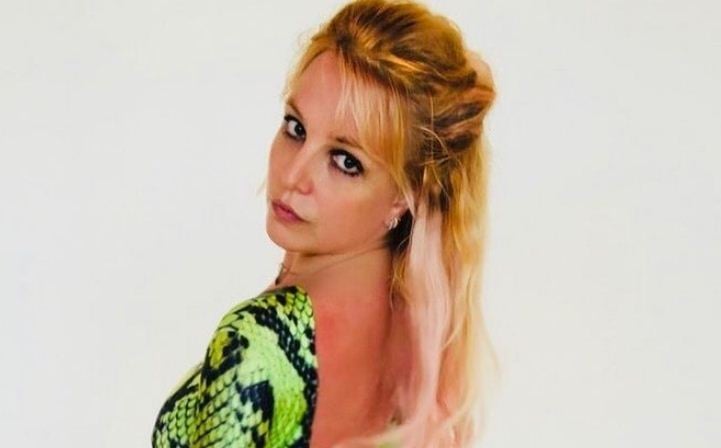 More Snakes Pics From Britney IG - Britney Spears Community ...