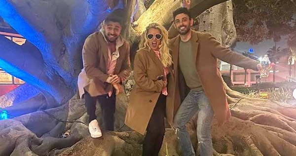 Britney visits her favorite tree with Sam and Cade: "I take a pic with ...