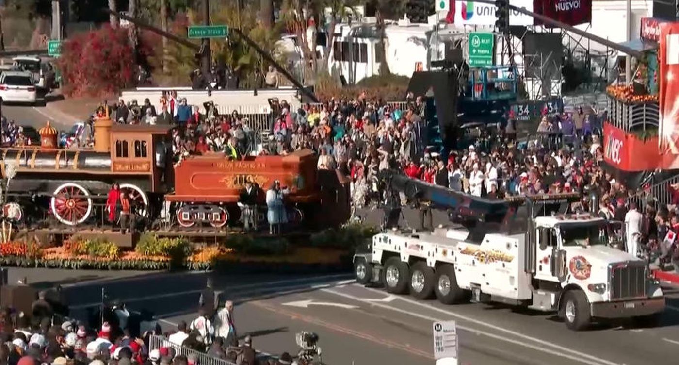 Float malfunction causes traffic jam at Rose Parade - California ...